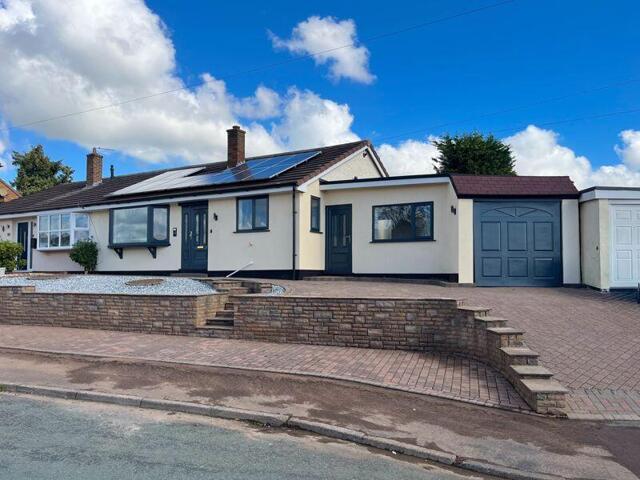 3 Bedroom Bungalow Burntwood Staffordshire LS101677660