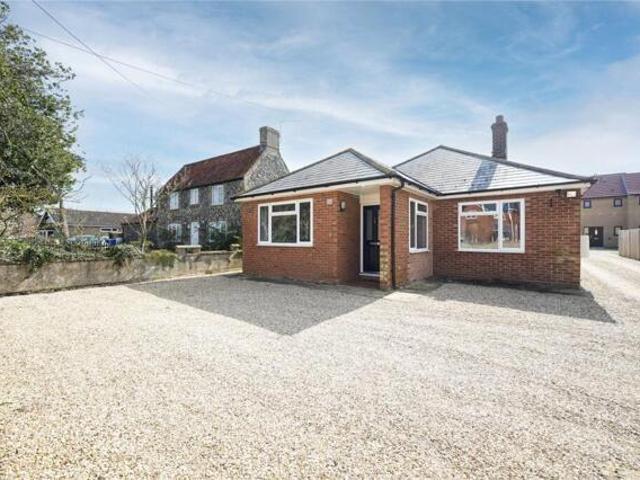 3 Bedroom Bungalow Bury St. Edmunds Suffolk LS101676608