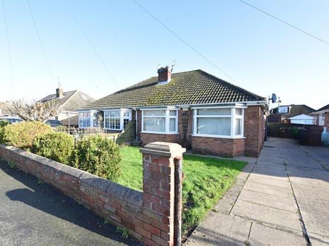 3 Bedroom Bungalow Grimsby East Yorkshire LS100456669