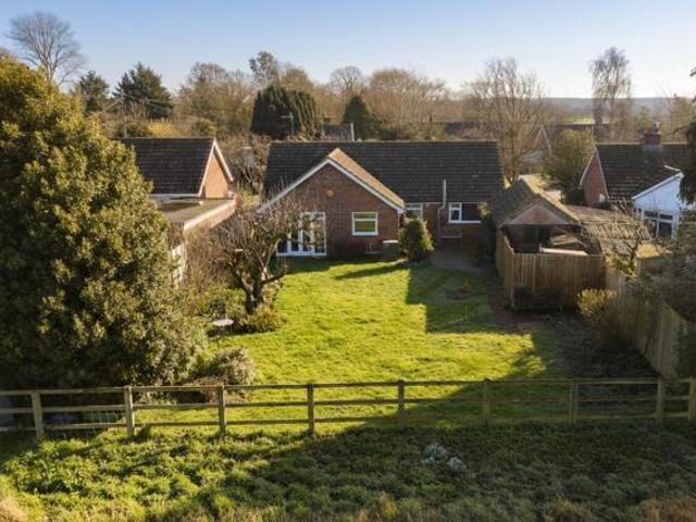 3 Bedroom Bungalow Denton Greater Manchester LS101676301