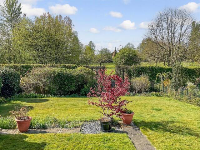 3 Bedroom Bungalow East Sussex East Sussex 101892260