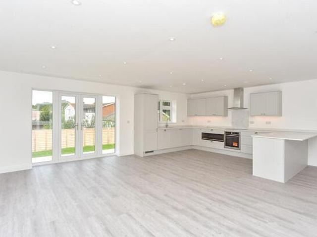 3 Bedroom Bungalow Eastchurch Kent 101168554