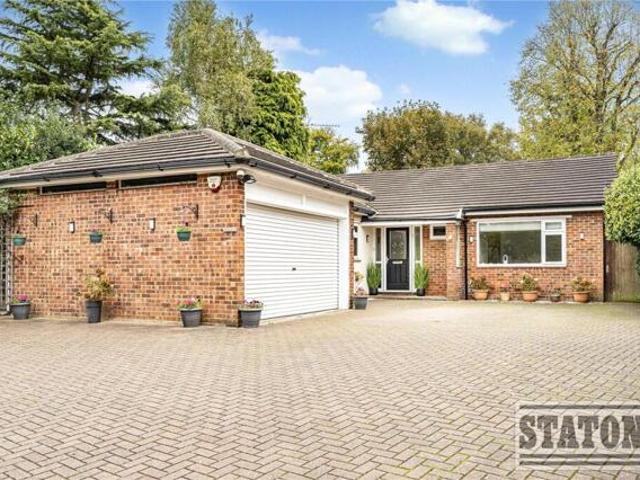 3 Bedroom Bungalow Elstree Hertfordshire LS98765690