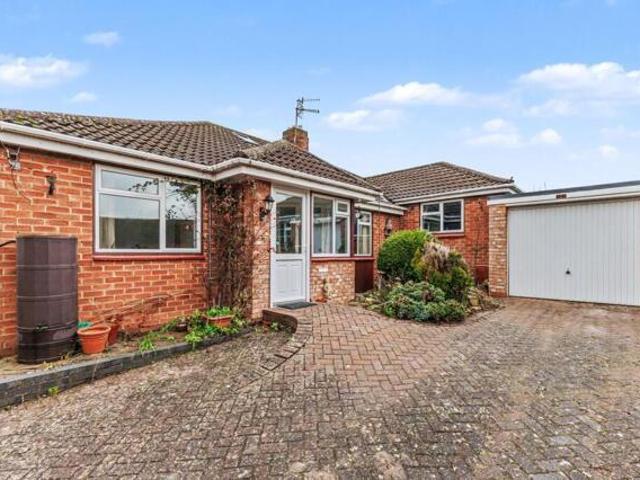 3 Bedroom Bungalow Evesham Worcestershire 98612485