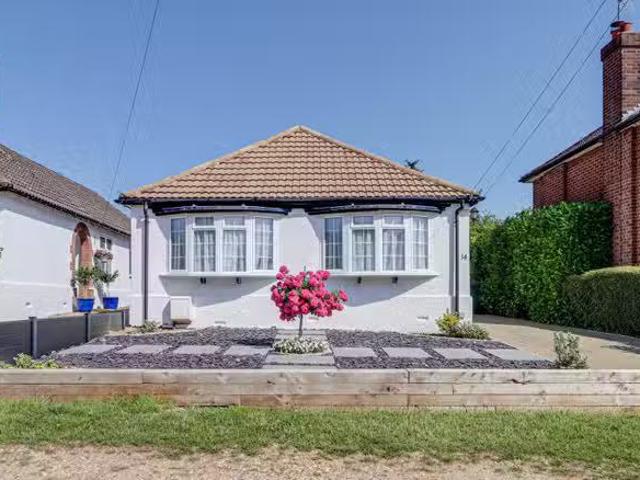 3 bedroom bungalow for rent in Aysgarth Road, Redbourn, AL3