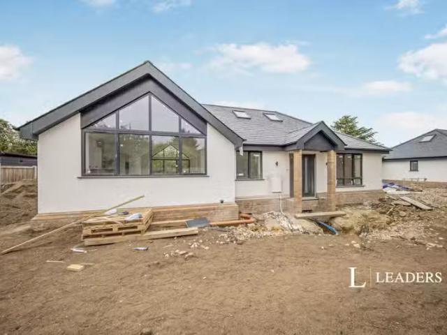 3 bedroom bungalow for rent in Boxted Road, Mile End, Colchest.