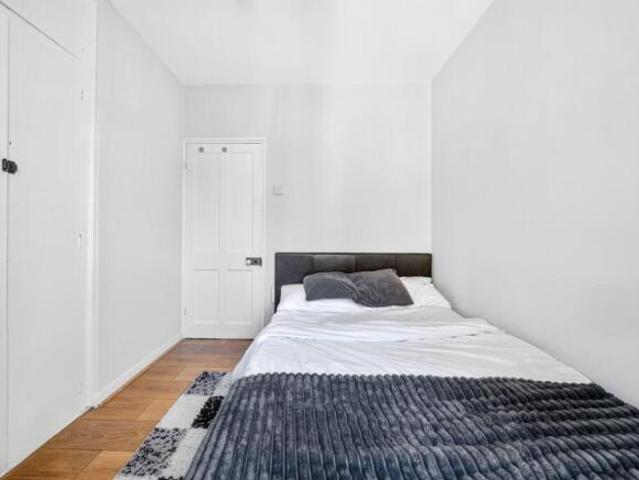 3 bedroom bungalow for rent in Garnet Street, Wapping, E1W