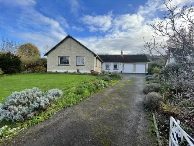 3 bedroom bungalow for rent in Detached bungalow Bishop Sutt.