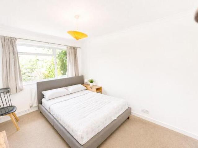 3 bedroom bungalow for rent in Foxdown Close, Canterbury, Kent, CT2