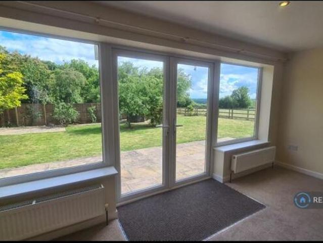 3 bedroom bungalow for rent in Farm Drive, Reading, RG31
