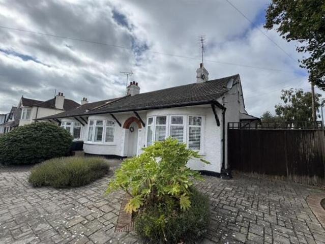 3 bedroom bungalow for rent in Honiton Road, Southend on Sea, SS1