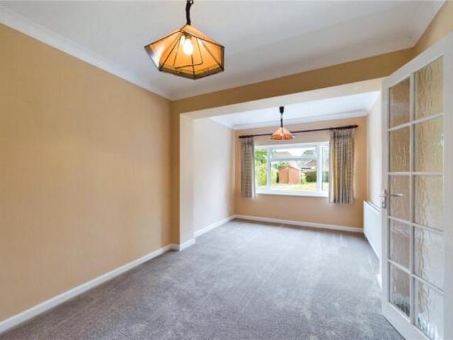 3 bedroom bungalow for rent in Halls Road, Tilehurst, Reading, Berkshire, RG30