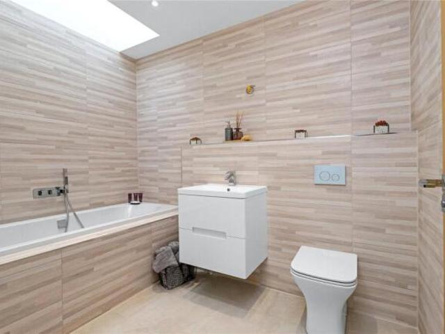 3 bedroom bungalow for rent in Harestock Road, Winchester, Hampshire, SO22