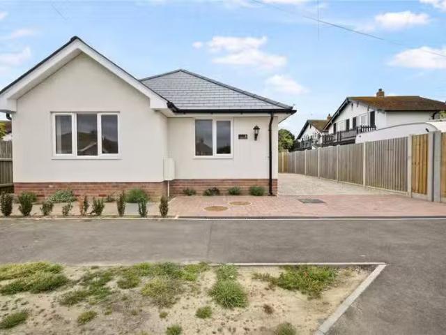 3 bedroom bungalow for rent in Hereford Road, Holland on Sea.