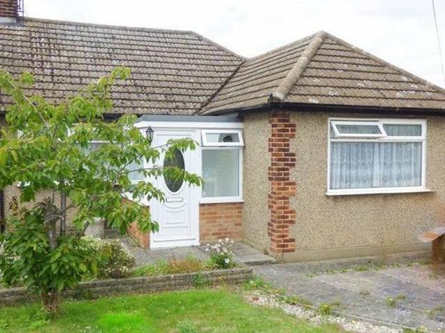 3 bedroom bungalow for rent in Louis Drive West SS6