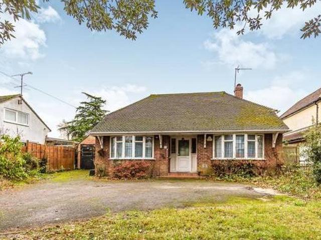 3 bedroom bungalow for rent in London Road RG10