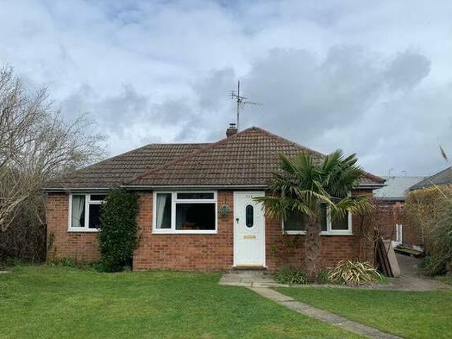 3 bedroom bungalow for rent in London Road Woodley Reading RG6 1BE RG6