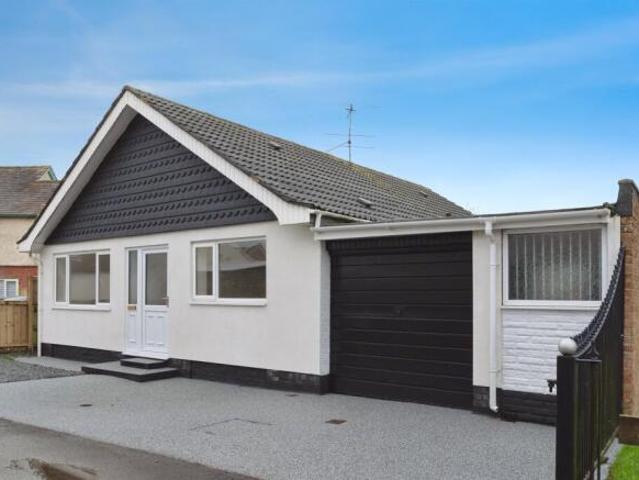 3 bedroom bungalow for rent in Leads Road, Sutton on Hull, HU7