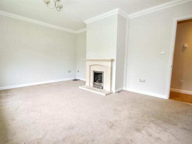 3 bedroom bungalow for rent in Liddington Hall Drive, Guildford, GU3