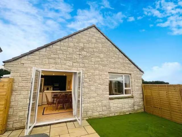 3 bedroom bungalow for rent in Mandeville Close, Weymouth, DT4