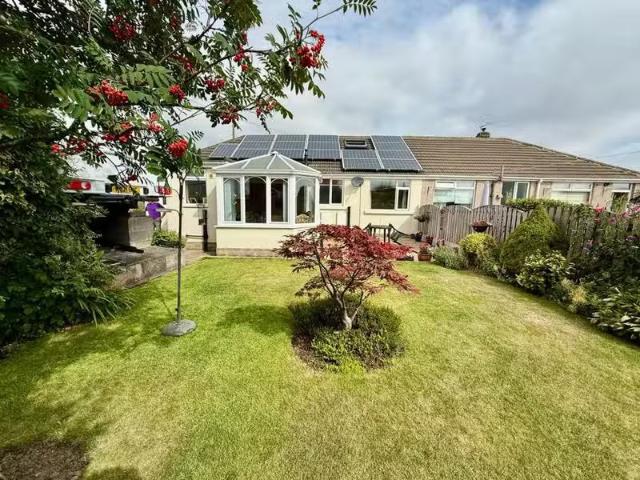 3 bedroom bungalow for rent in Santa Monica Road, Idle, Bradfo.