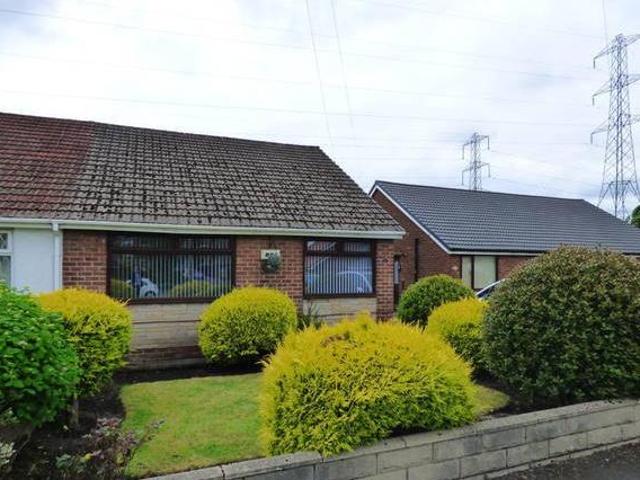 3 bedroom bungalow for rent in Strangford Street Radcliffe M26