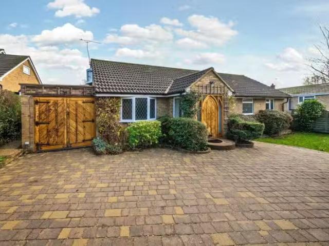 3 bedroom bungalow for rent in Sycamore Avenue Hatfield AL10
