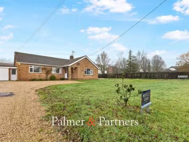 3 bedroom bungalow for rent in Peldon Road, Abberton, Colchest.