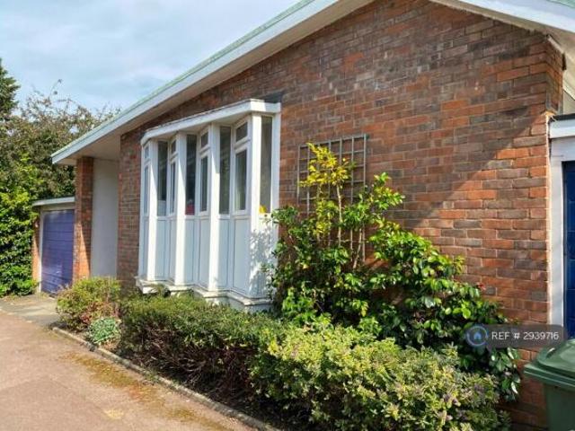 3 bedroom bungalow for rent in Perifield, London, SE21