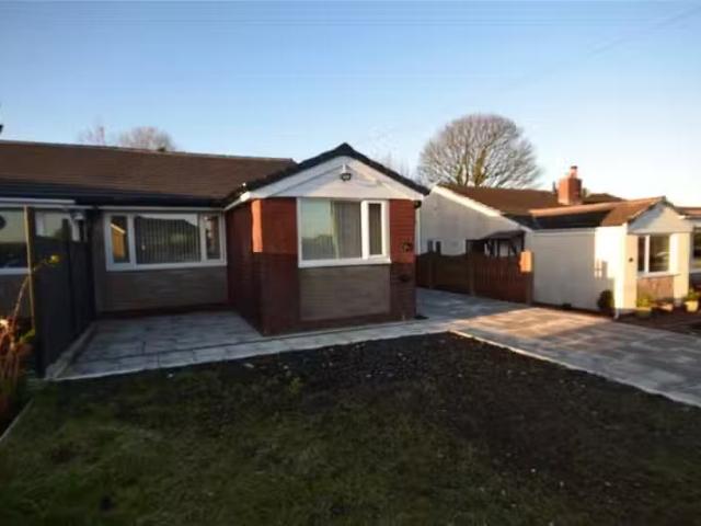 3 bedroom bungalow for rent in Royshaw Close, Blackburn, BB1