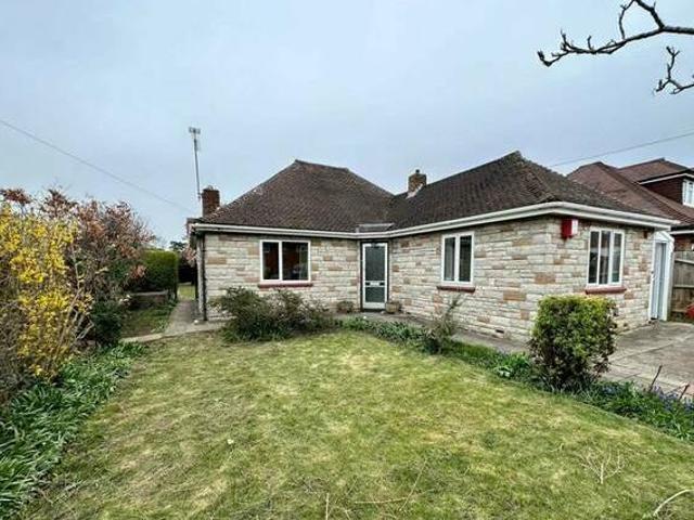 3 bedroom bungalow for rent in West Farm Close Ashtead KT21 2LH KT21