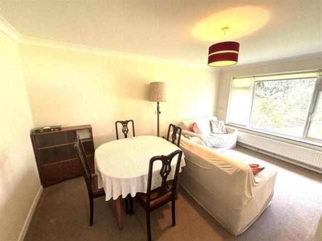 3 bedroom bungalow for rent in Western Avenue, Bridge, CT4