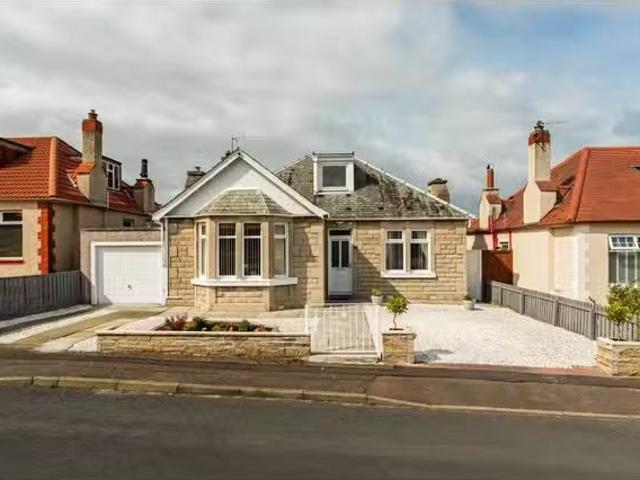 3 bedroom bungalow for sale, 11 Kingsknowe Avenue, Kingsknowe.