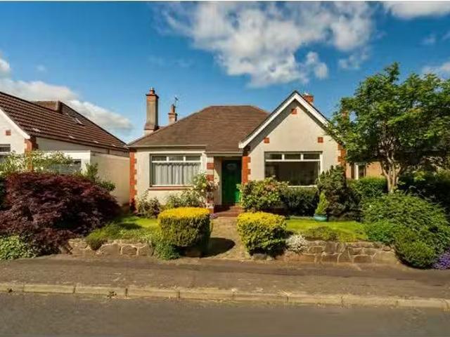 3 bedroom bungalow for sale, 17 Kingsknowe Avenue, Kingsknowe.