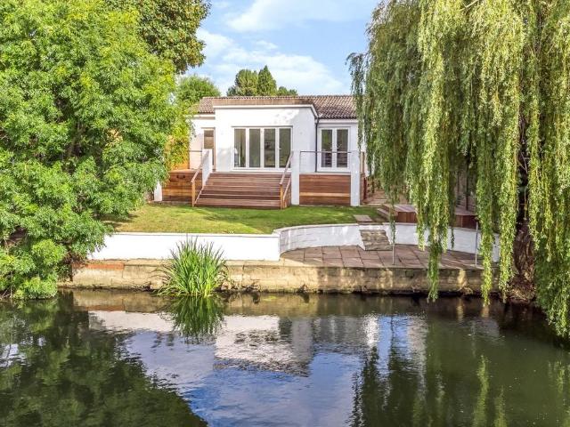 3 bedroom bungalow for sale