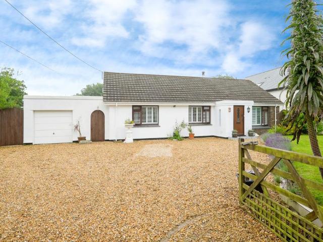4 bedroom detached bungalow for sale