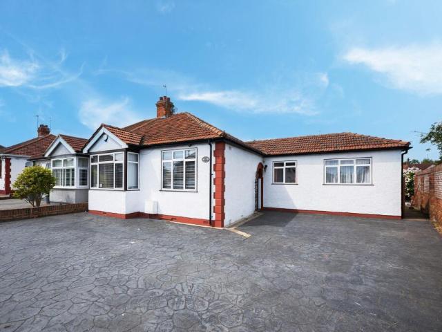 3 bedroom bungalow for sale