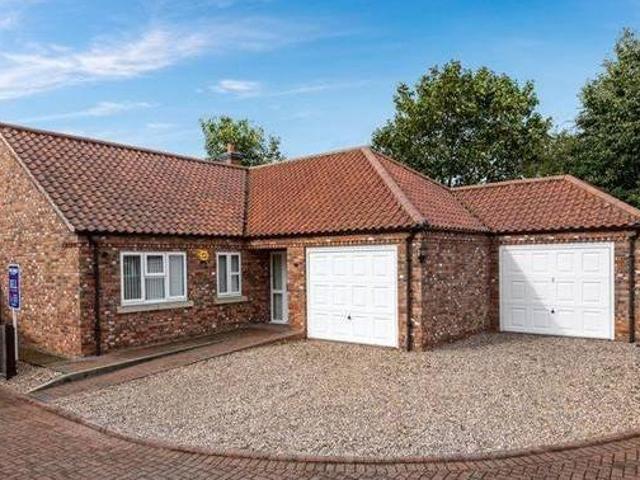 3 bedroom bungalow for sale in 15 Oaktree Meadow Horncastle LN9 5PG LN9