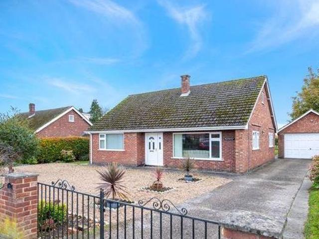 3 bedroom bungalow for sale in 31 Accommodation Road Horncastle LN9 5AJ LN9