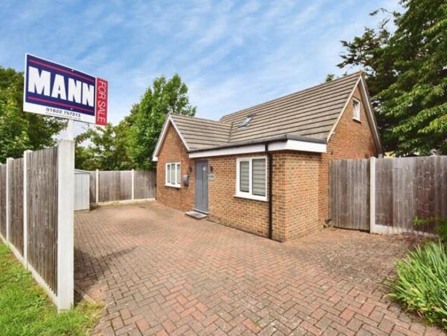 3 bedroom bungalow for sale in Courtenay Road, Maidstone, Kent, ME15