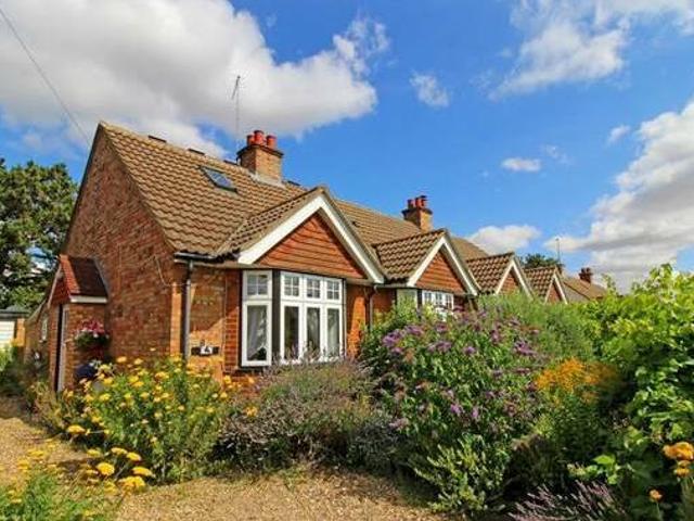 3 bedroom bungalow for sale in Common View Letchworth Garden City SG6