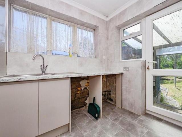 3 bedroom bungalow for sale in Abingdon Road, LUTON, Bedfordshire, LU4