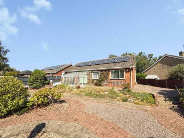 3 bedroom bungalow for sale in Boscombe Close, Lincoln, Lincolnshire, LN6