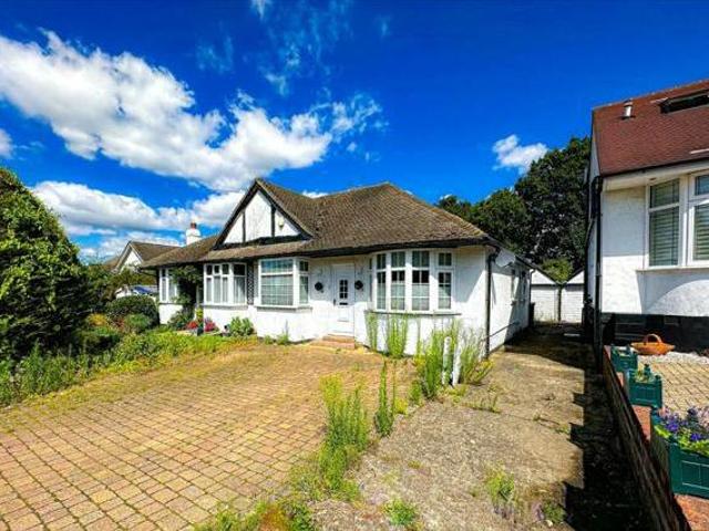 3 Bedroom Bungalow For Sale In Barnet, London
