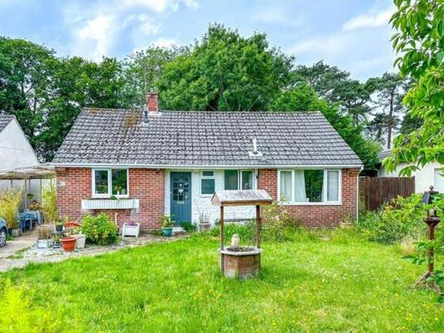 3 Bedroom Bungalow For Sale In Bransgore, Christchurch