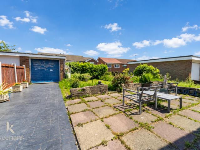 3 bedroom bungalow for sale in Breightmet Fold Lane, Bolton, BL2