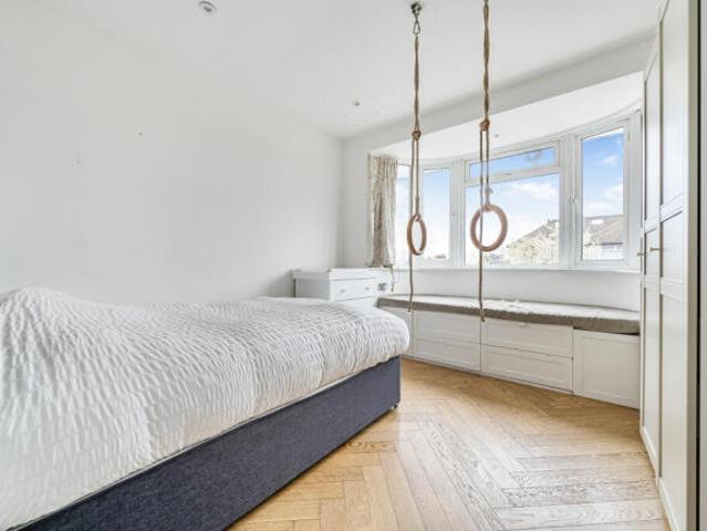 3 bedroom bungalow for sale in Derwent Avenue, Barnet, Greater London, EN4