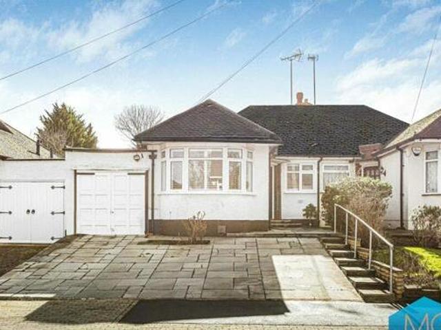 3 Bedroom Bungalow For Sale In East Barnet, Barnet