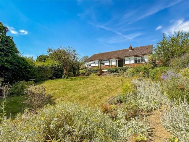 3 bedroom bungalow for sale in Francis Avenue, St. Albans, Hertfordshire, AL3