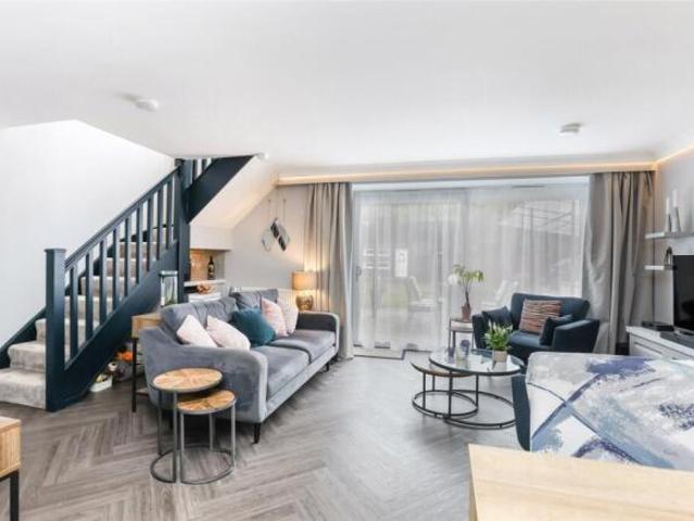 3 bedroom bungalow for sale in Kings Park Avenue, Rutherglen, Glasgow, South Lanarkshire, G73